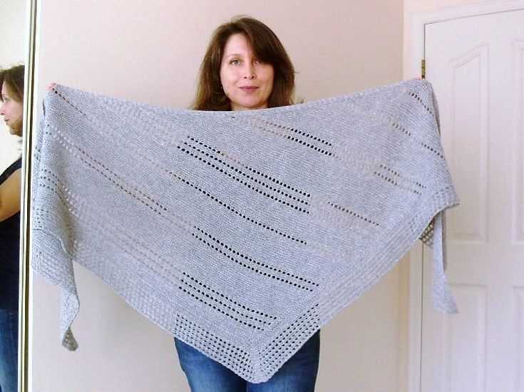 Free knitting pattern for an asymmetrical shawl