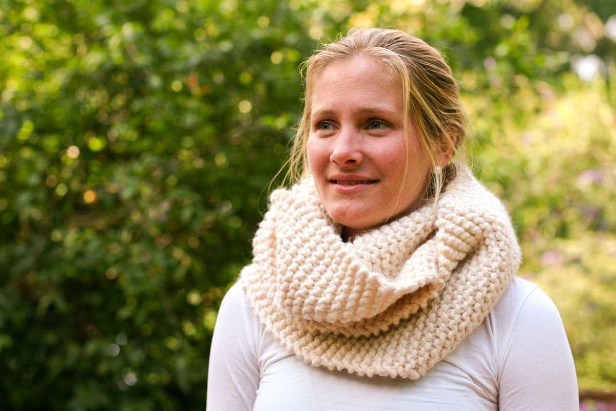 Cozy and oversized cowl knitting pattern