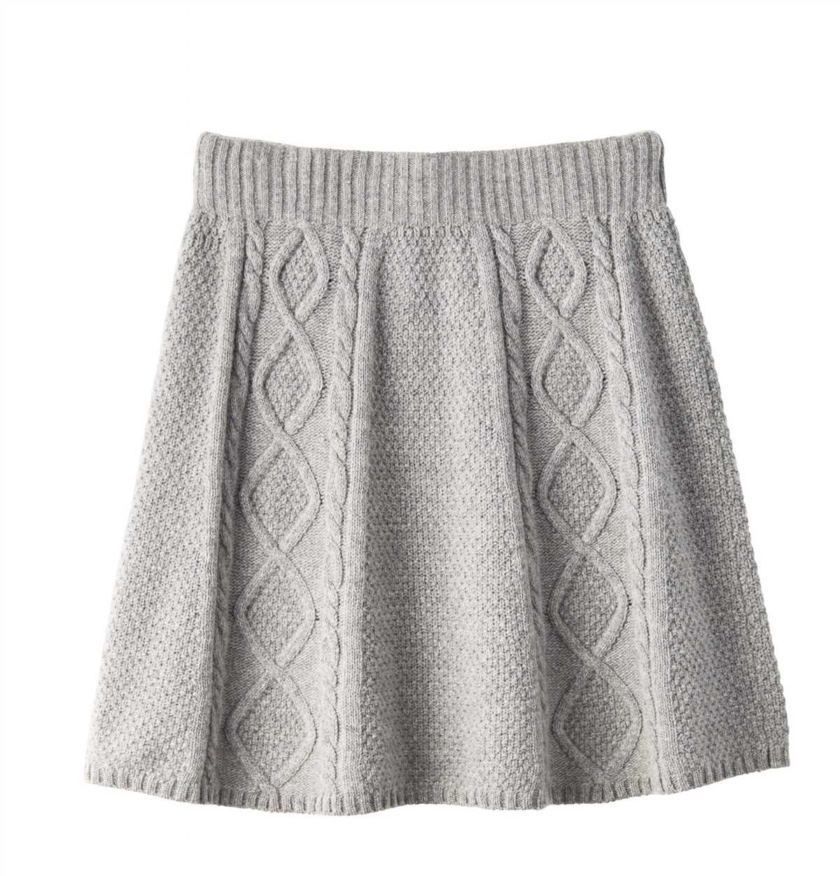 Unique Cable Knit Pattern for Your Christmas Tree Skirt