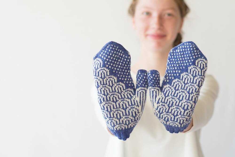 Cozy Cow Mittens: Free Knitting Pattern