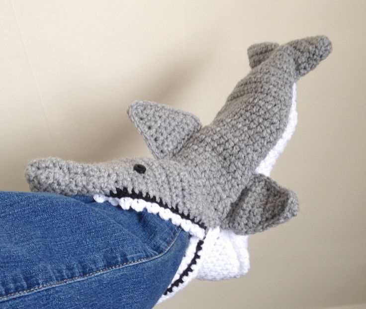 Cozy up with a free shark blanket knitting pattern