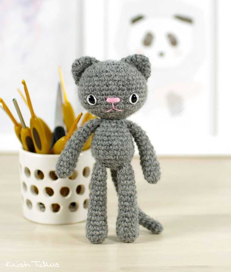 Easy Knitting Pattern for Petite Feline