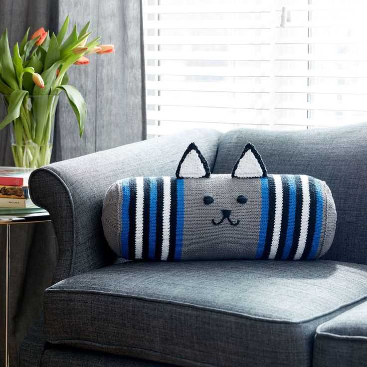 Cozy up your home with these free throw pillow knitting patterns