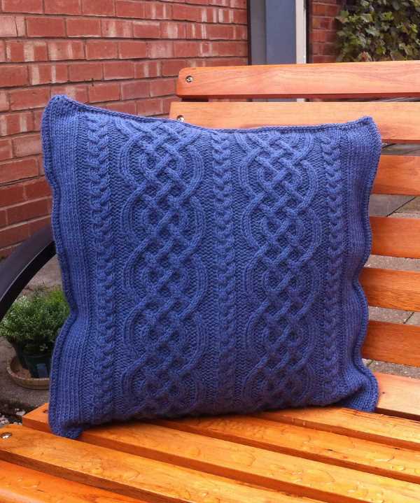 Cozy Up Your Home with a Free Cable Knit Cushion Pattern