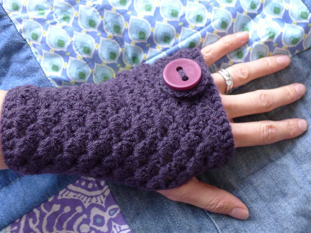 Cozy and Stylish: Knit Your Own Hand Warmers with this Free Pattern