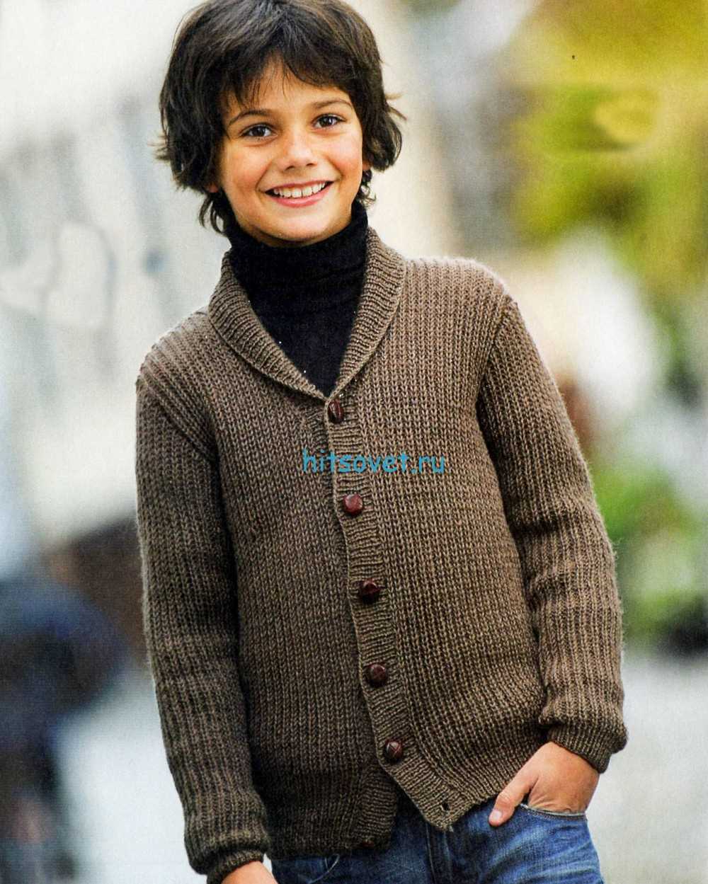 Cozy and Stylish: Free Pattern for a Hooded Jacket
