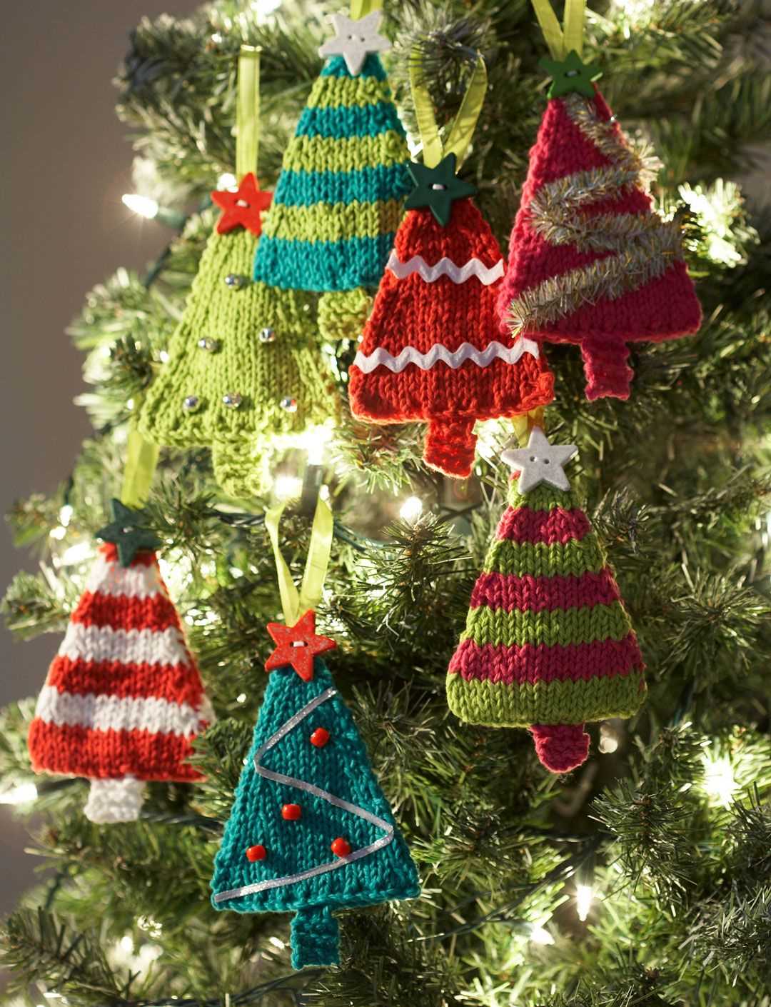 Festive Free Knitting Patterns for Christmas Tree Ornaments