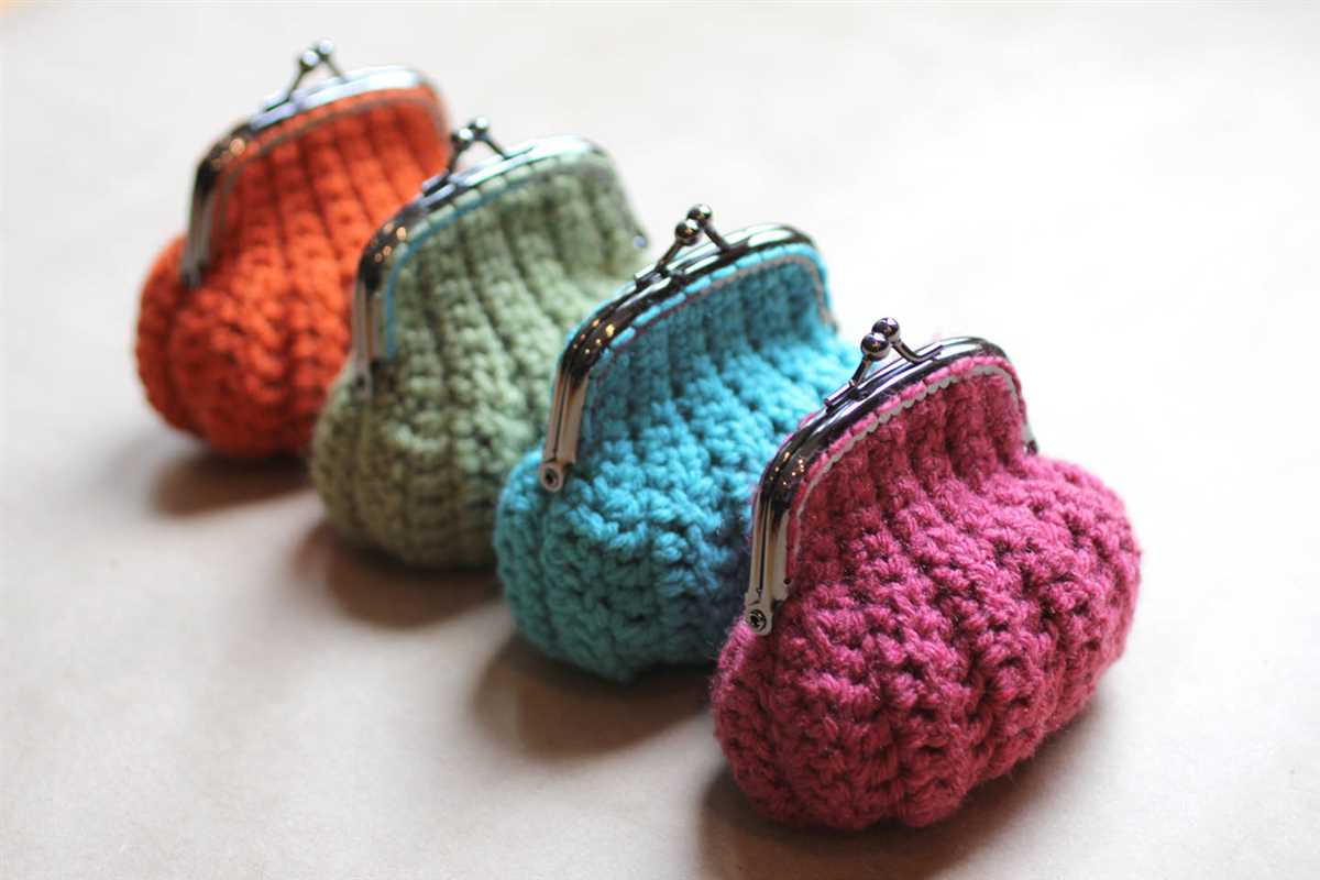 Easy DIY: Free Pattern for a Knitted Coin Purse
