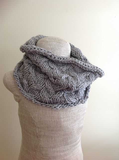 Cozy and Stylish: Knit a Cowl with Bulky Yarn