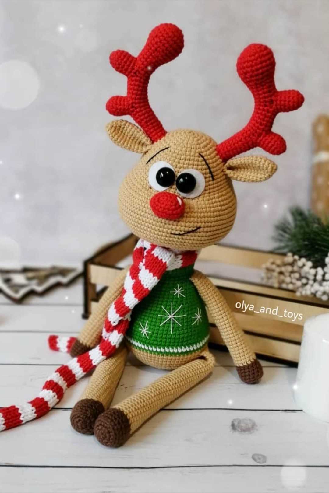 Adorable Free Pattern for a Knitted Reindeer