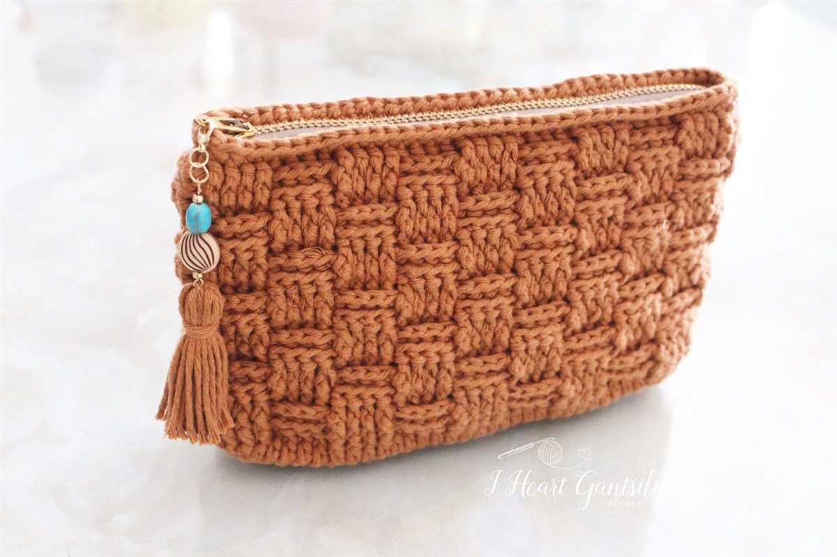 Easy DIY: Free Pattern for a Knitted Coin Purse