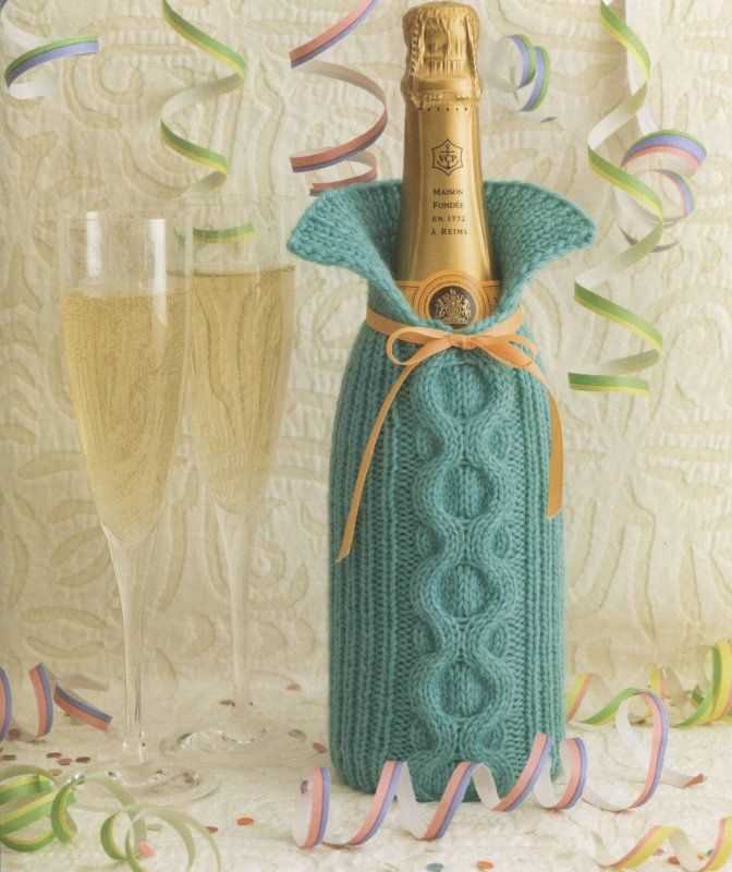 Free Pattern for Knitting a Cozy Wine Bottle Cover