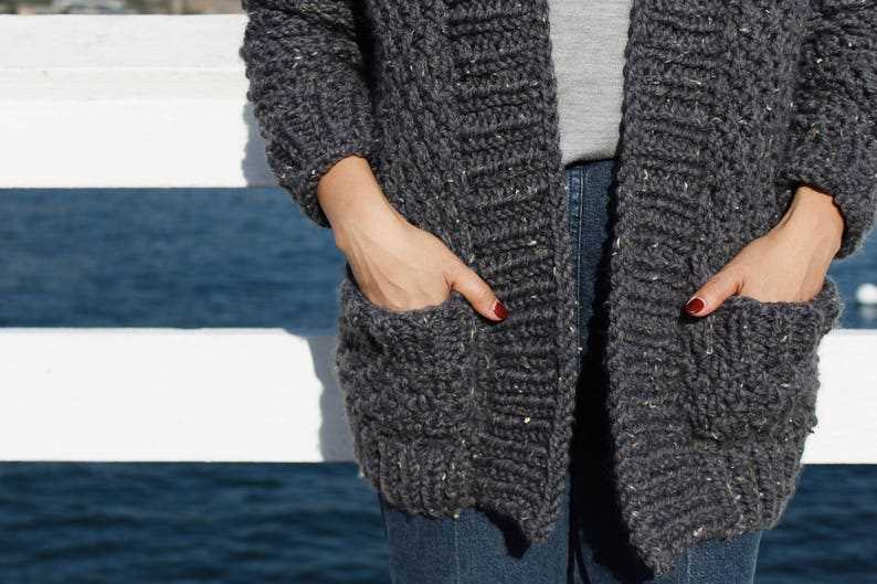 Stylish knitting pattern: Moss stitch cardigan