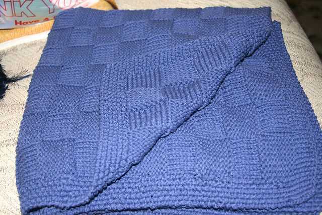 A Minimalist Guide to Knitting a Cozy Blanket