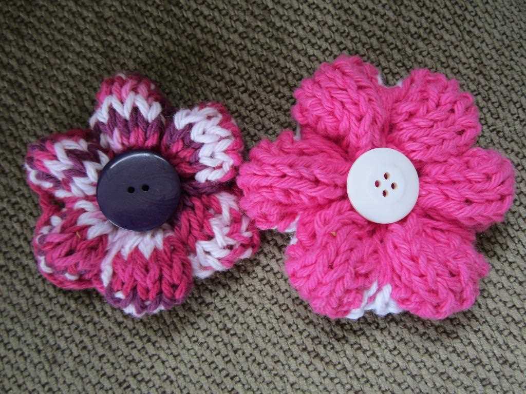 Cozy Blossoms: Free Patterns for Tiny Knitted Flowers
