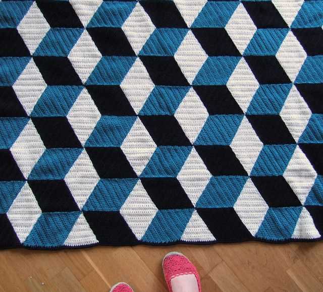 Knit a Cozy Triangle Blanket with This Easy Pattern