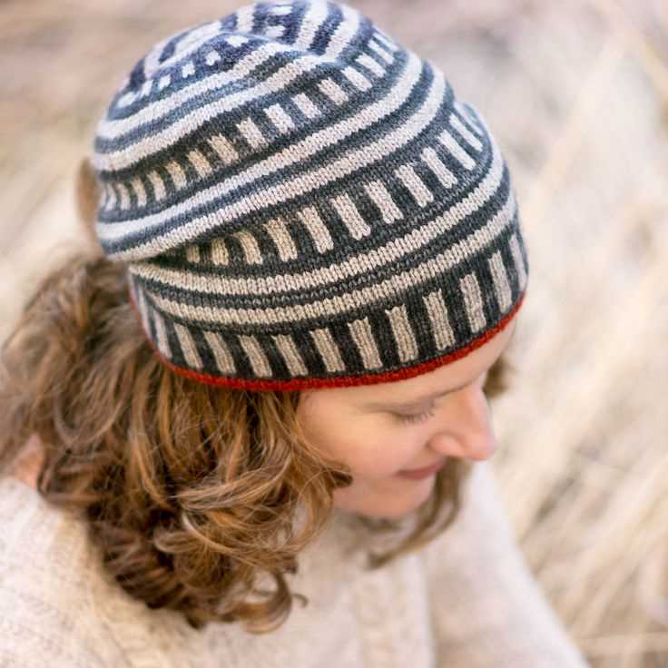 Free Pattern for a Two-Tone Knit Hat