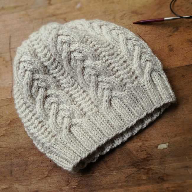 Cozy and Cute: Knit Your Own Link Hat with This Pattern!