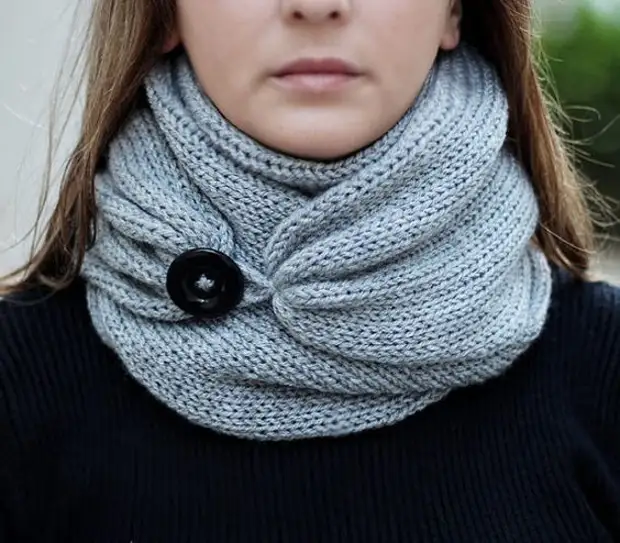 A Unique Knitting Pattern: Button Scarf Design