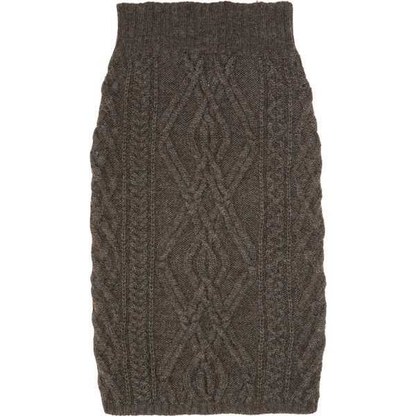 Unique Cable Knit Pattern for Your Christmas Tree Skirt