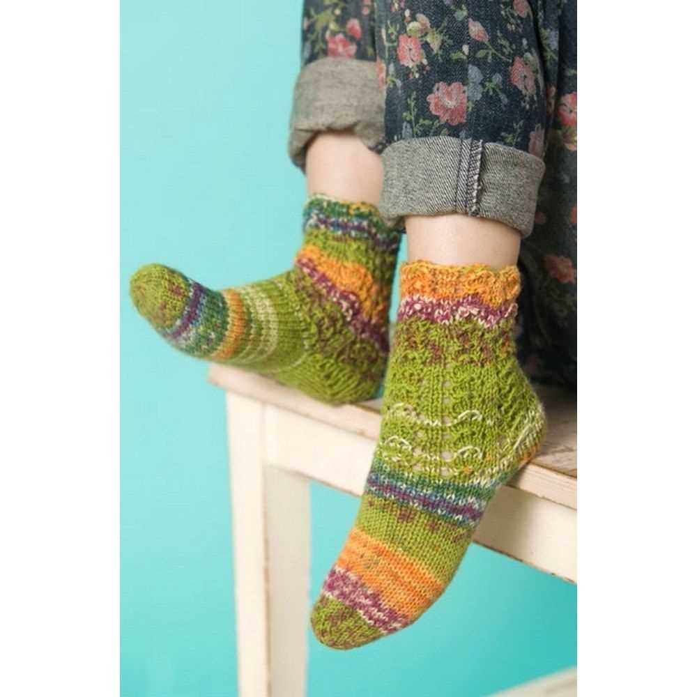Free knitting patterns for children's socks.