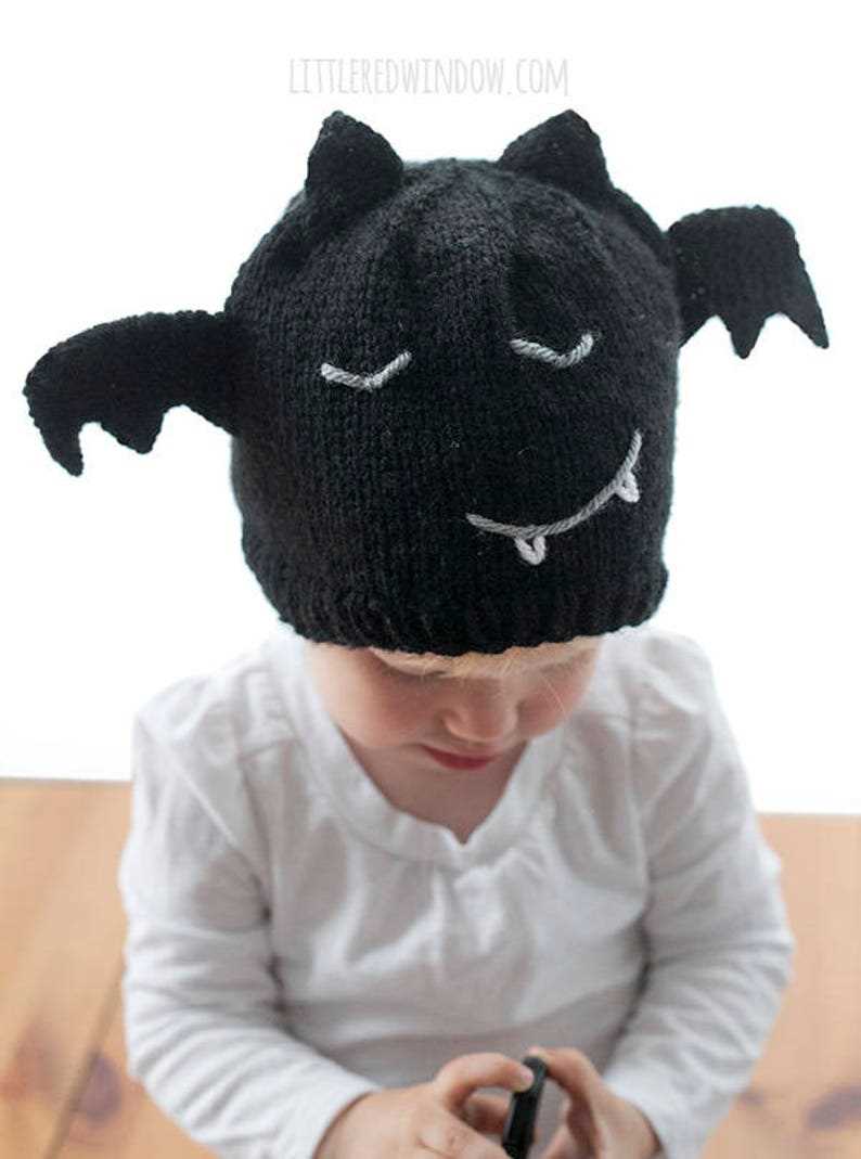 Knit a cute bat for Halloween: free pattern