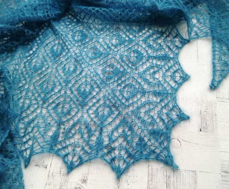 Delicate Elegance: Knit Your Own Lace Triangle Shawl
