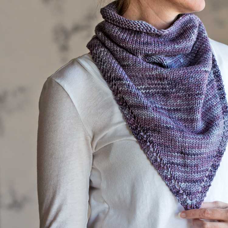 Simple knitting pattern for a triangular scarf
