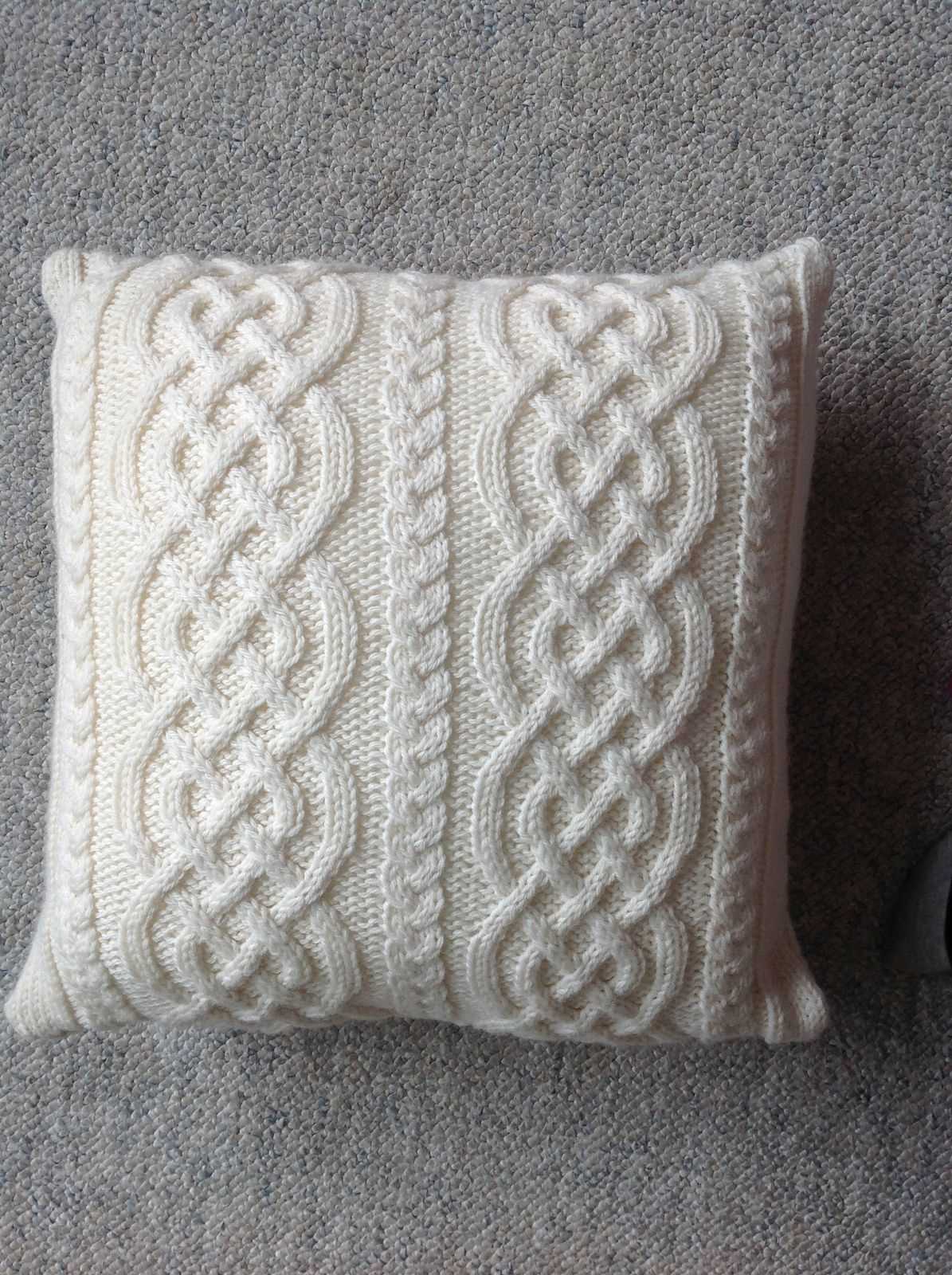 Cozy Up Your Home with a Free Cable Knit Cushion Pattern