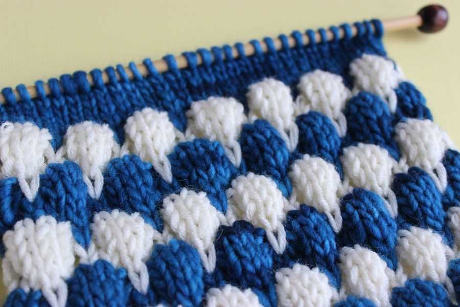 Easy Blanket Knitting Pattern with 3 Vibrant Colors