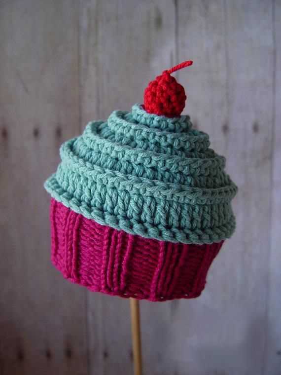 Knit Yourself a Delicious Cupcake Hat with This Pattern!