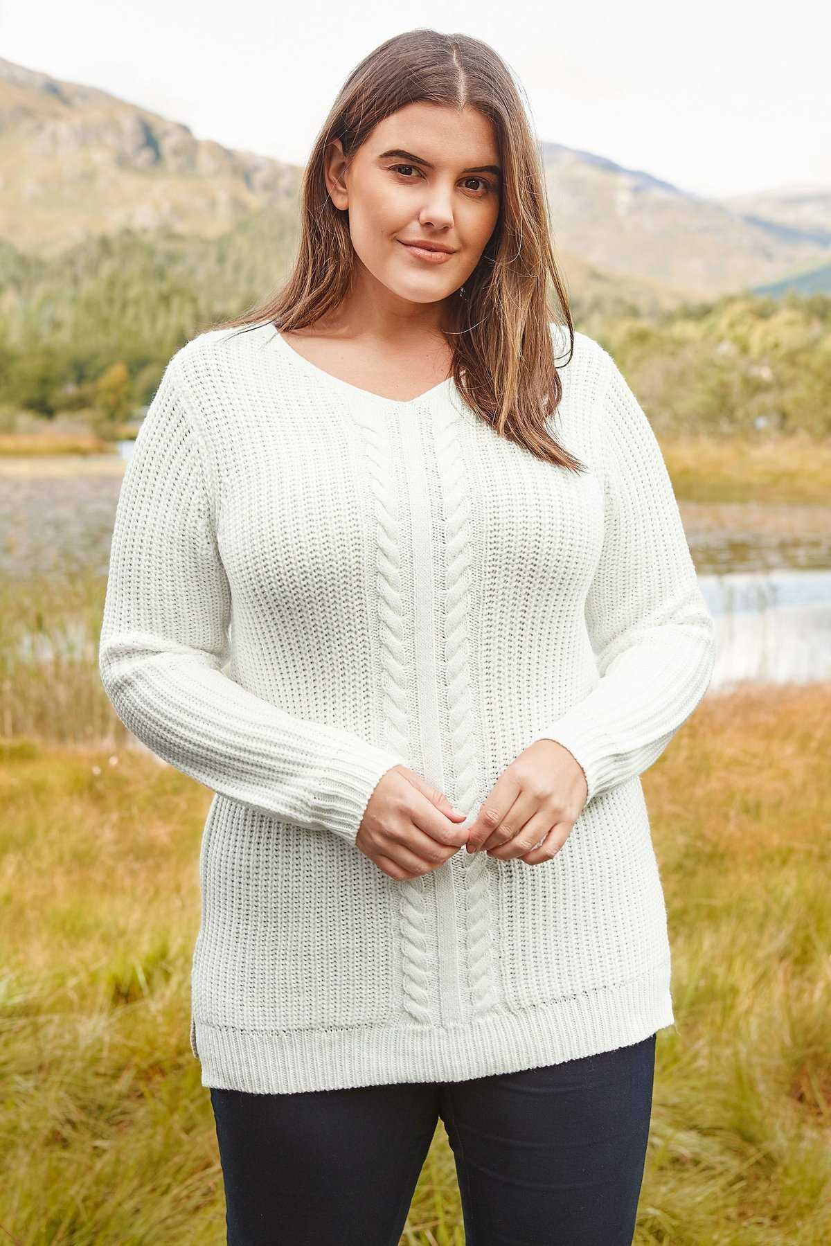 Stylish Knitting Patterns for Curvy Women's Sweaters