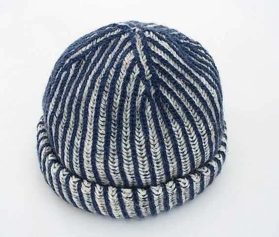 Free Pattern for a Two-Tone Knit Hat