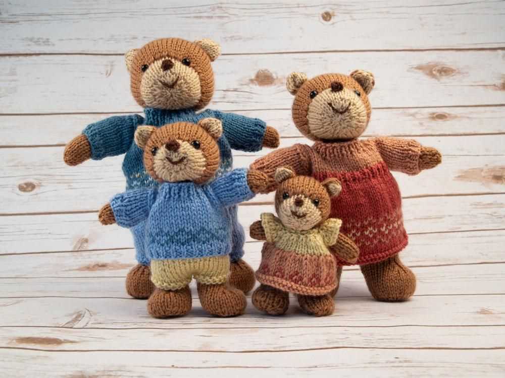 Create your own cuddly knit teddy bear with this free pattern