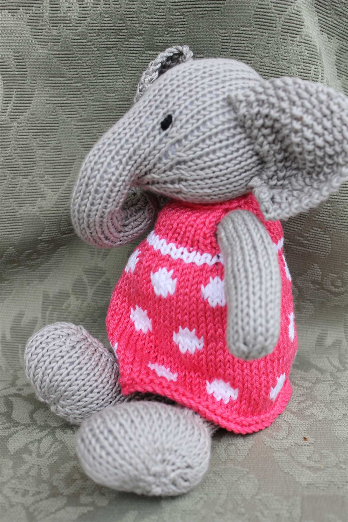 Create Your Own Cozy Stuffed Animal Sweater with This Knitting Pattern