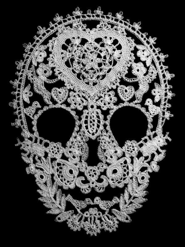 Delicate Elegance: A Unique Lace Knitting Pattern with Skull Motif