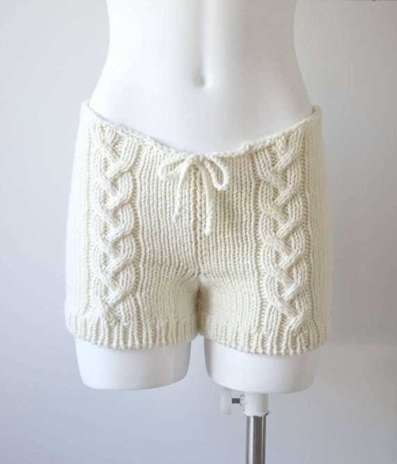 Create your own cozy pants with this hand knitted pattern