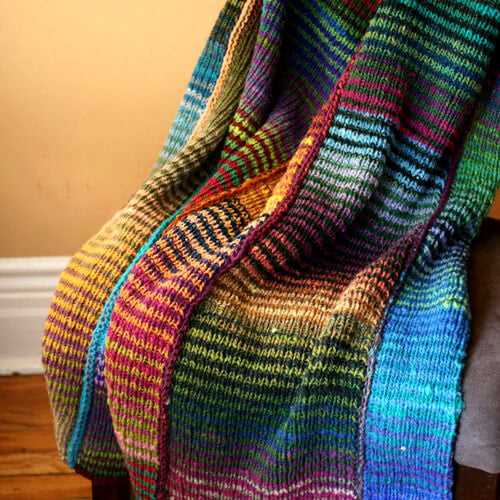 Knit a Cozy Bicolor Blanket with this Free Pattern