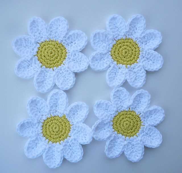 Step-by-step guide to knitting a daisy flower