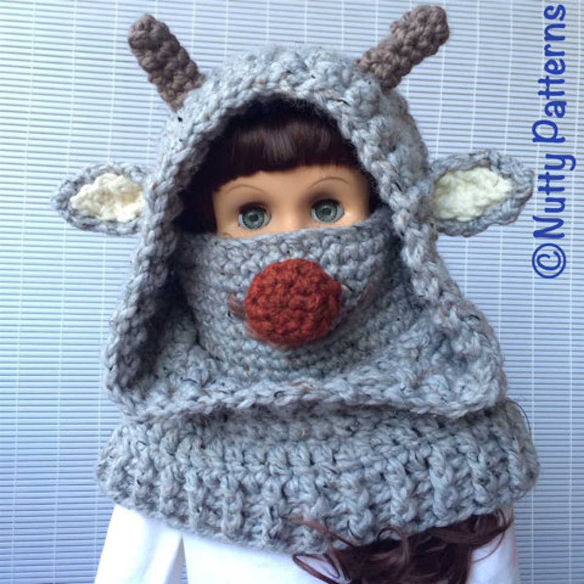Stay cozy all winter with this knitted nose warmer pattern