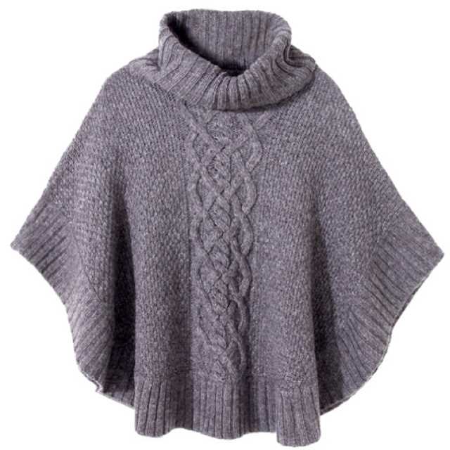 Cozy and stylish: Discover unique knitted poncho patterns!