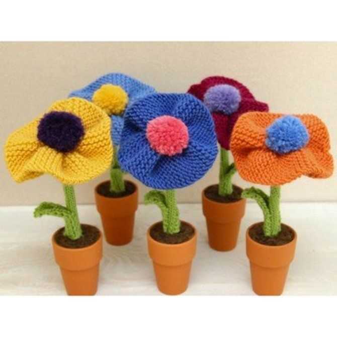 Cozy Blossoms: Free Patterns for Tiny Knitted Flowers