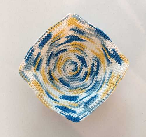 Cozy up your bowls with this fabulous knit pattern