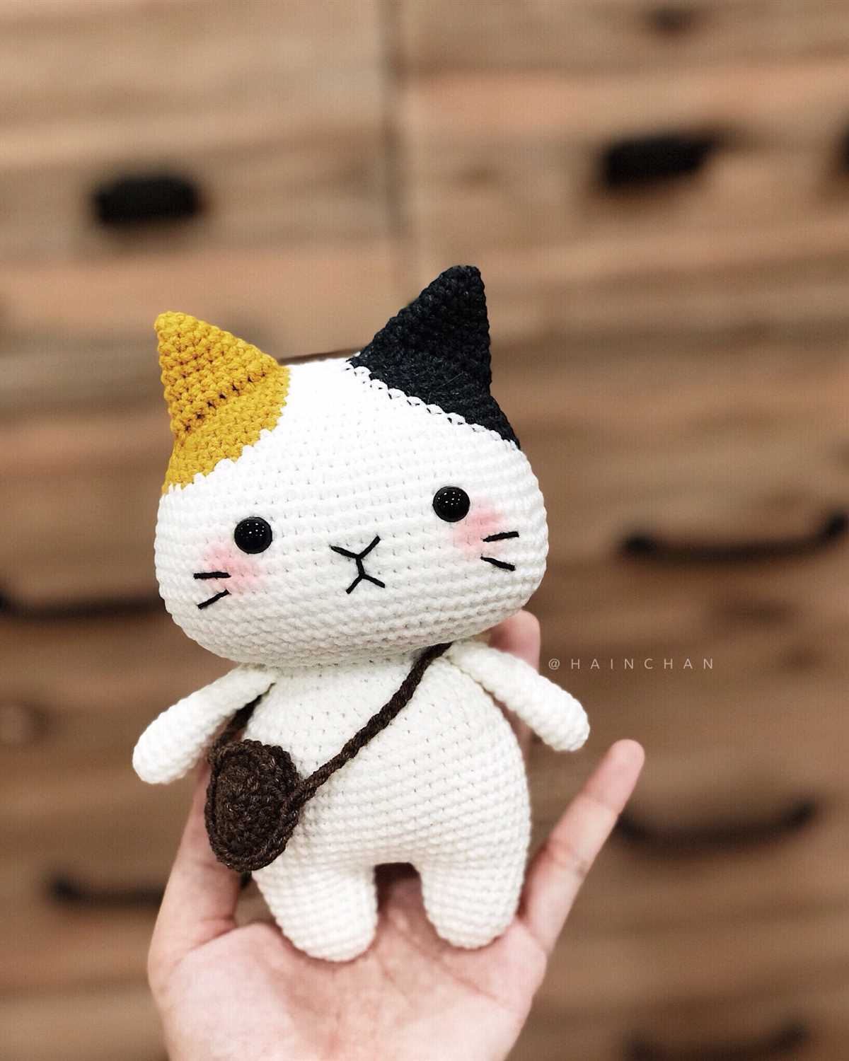 Easy Knitting Pattern for Petite Feline