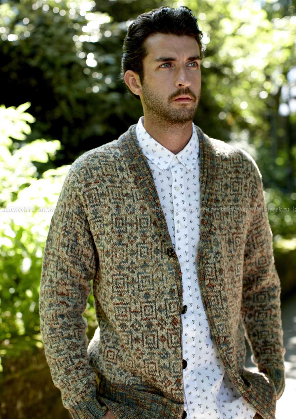 Stylish and Functional: Knit Your Own Men's Cardigan with Pockets!