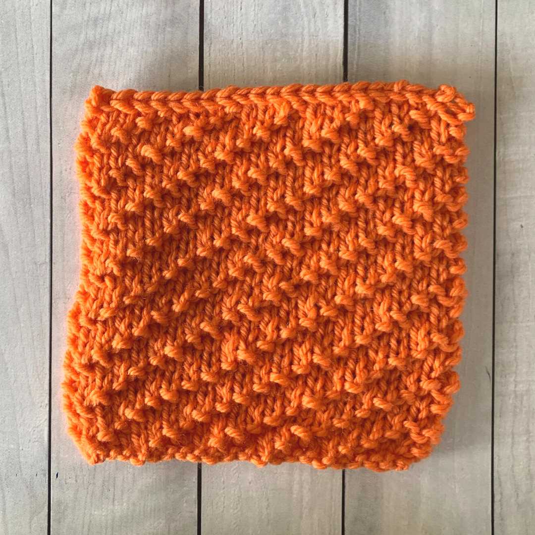 Knitting a unique diagonal dishcloth with a free pattern