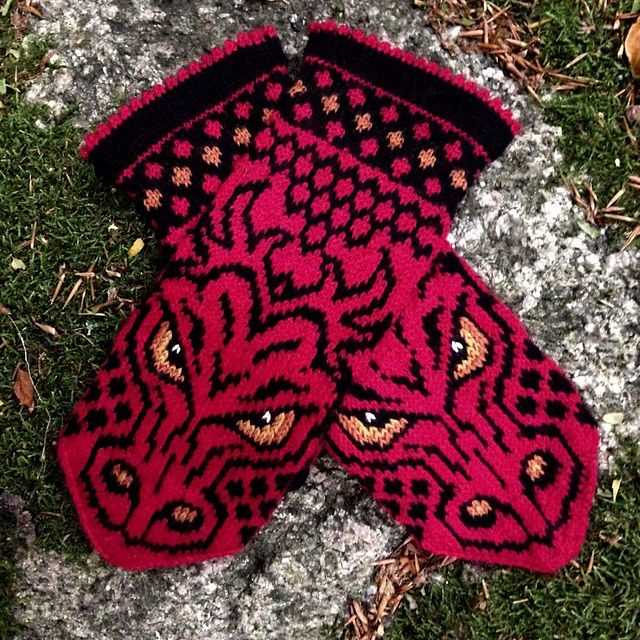 Cozy Cow Mittens: Free Knitting Pattern