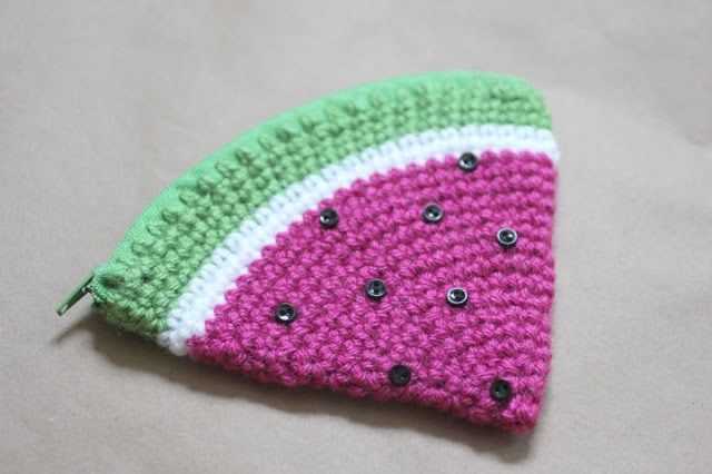 Easy DIY: Free Pattern for a Knitted Coin Purse
