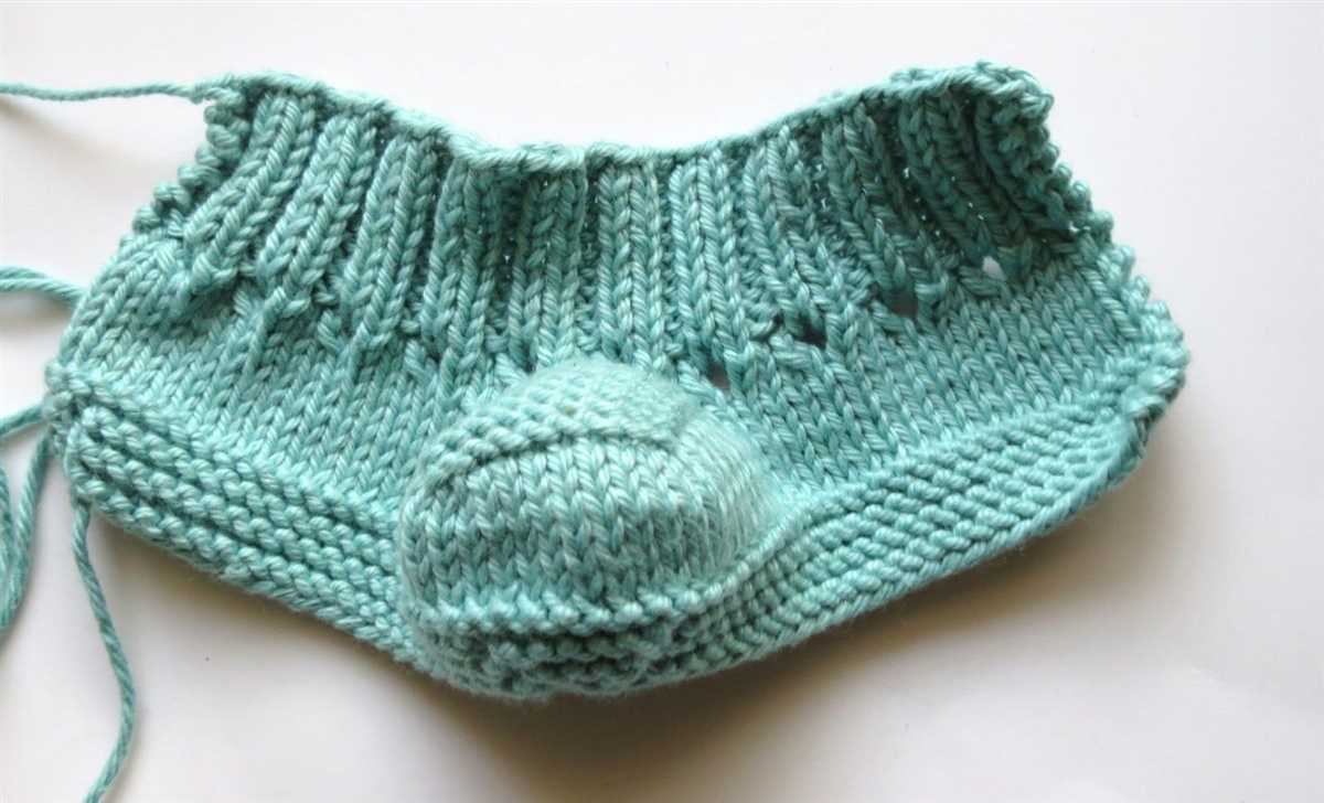 Simple and free knitting patterns for baby booties