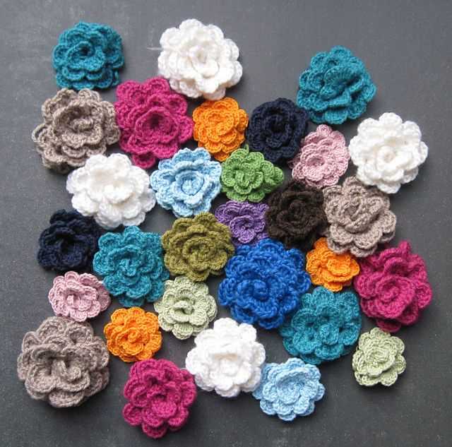 Cozy Blossoms: Free Patterns for Tiny Knitted Flowers